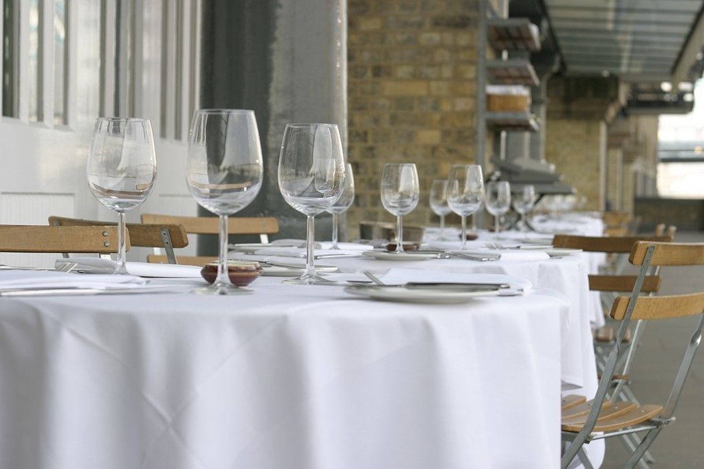 Canon EOS 10D specs and prices. Canon EOS 10D comparison with rivals.