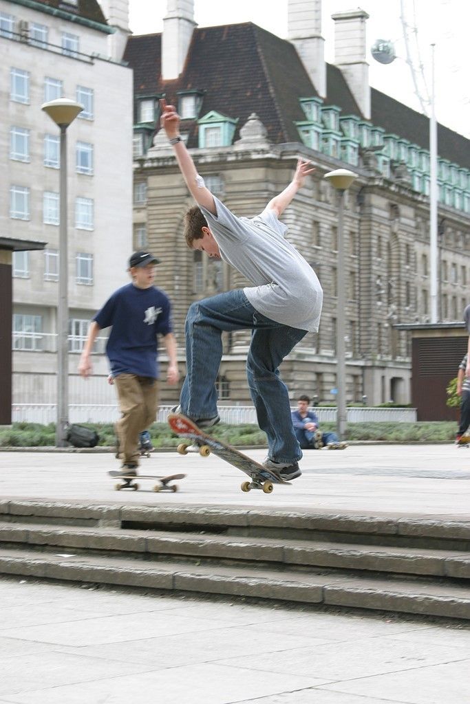 Canon EOS D60 specs and prices. Canon EOS D60 comparison with rivals.