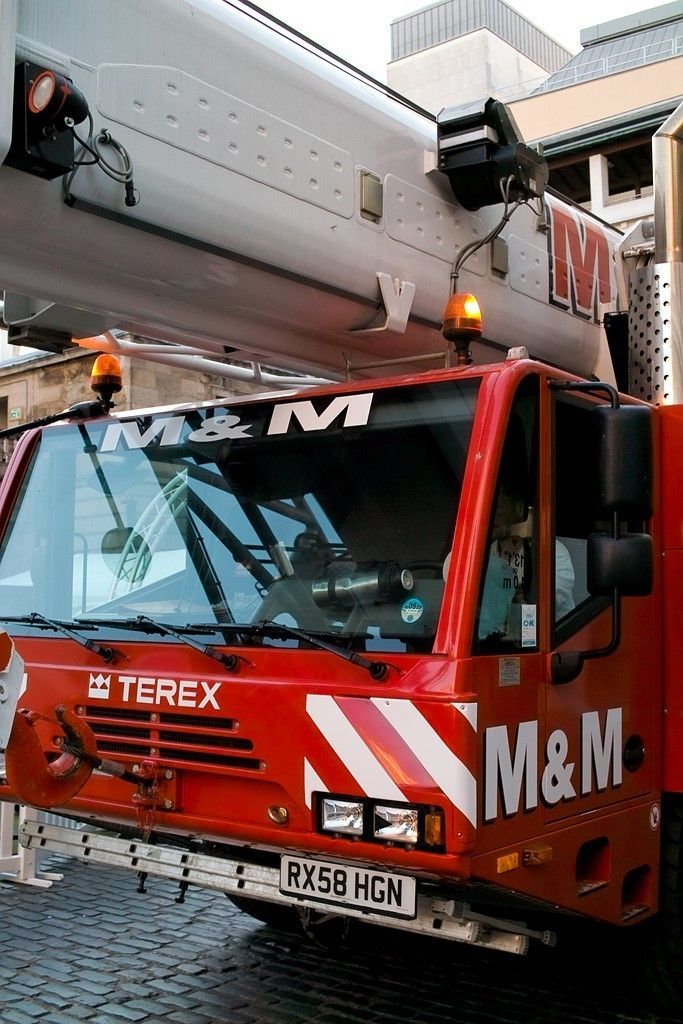 Sigma DP2 specs and prices. Sigma DP2 comparison with rivals.