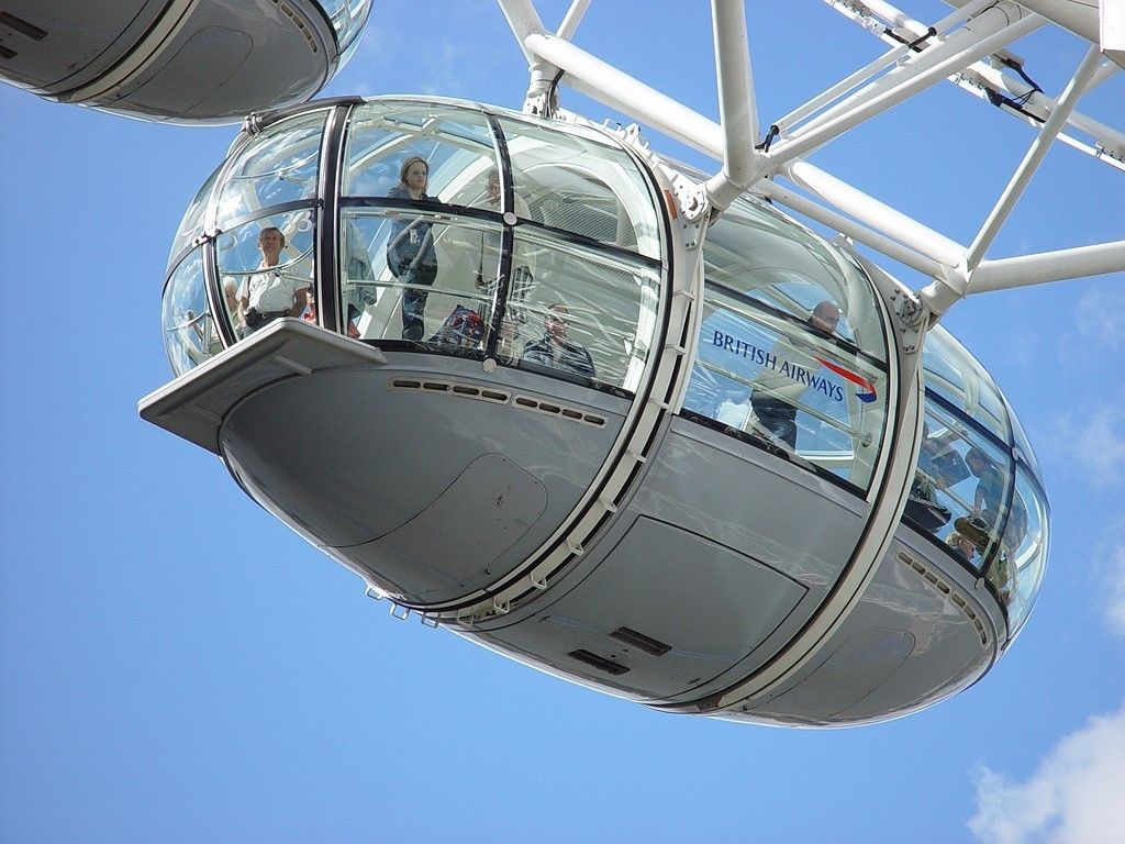 Sony Cyber-shot DSC-F707 specs and prices. Sony Cyber-shot DSC-F707 comparison with rivals.