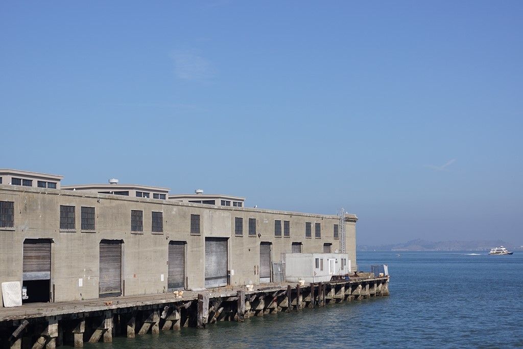 Sony SLT-A65 specs and prices. Sony SLT-A65 comparison with rivals.